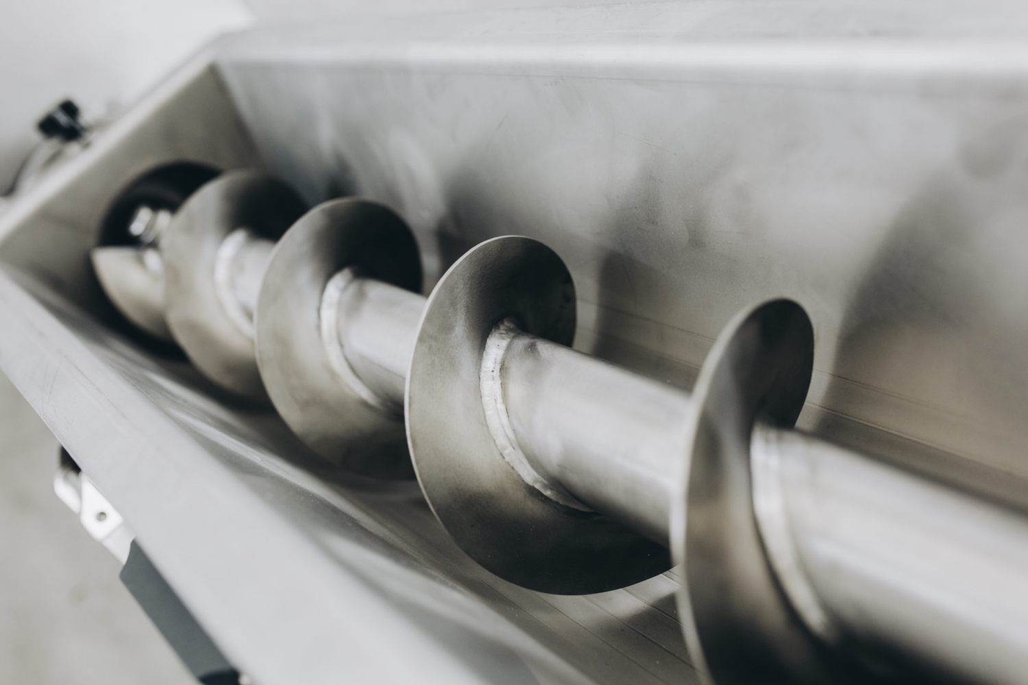 Screw conveyors, manufacture of standard and custom solutions